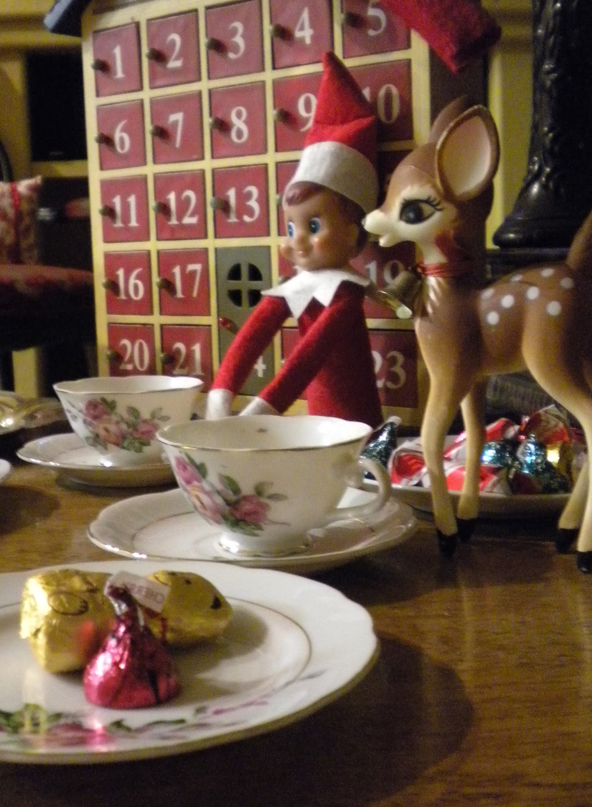 Shabby Brocante: The adventures of Topper, Our Elf on a Shelf.