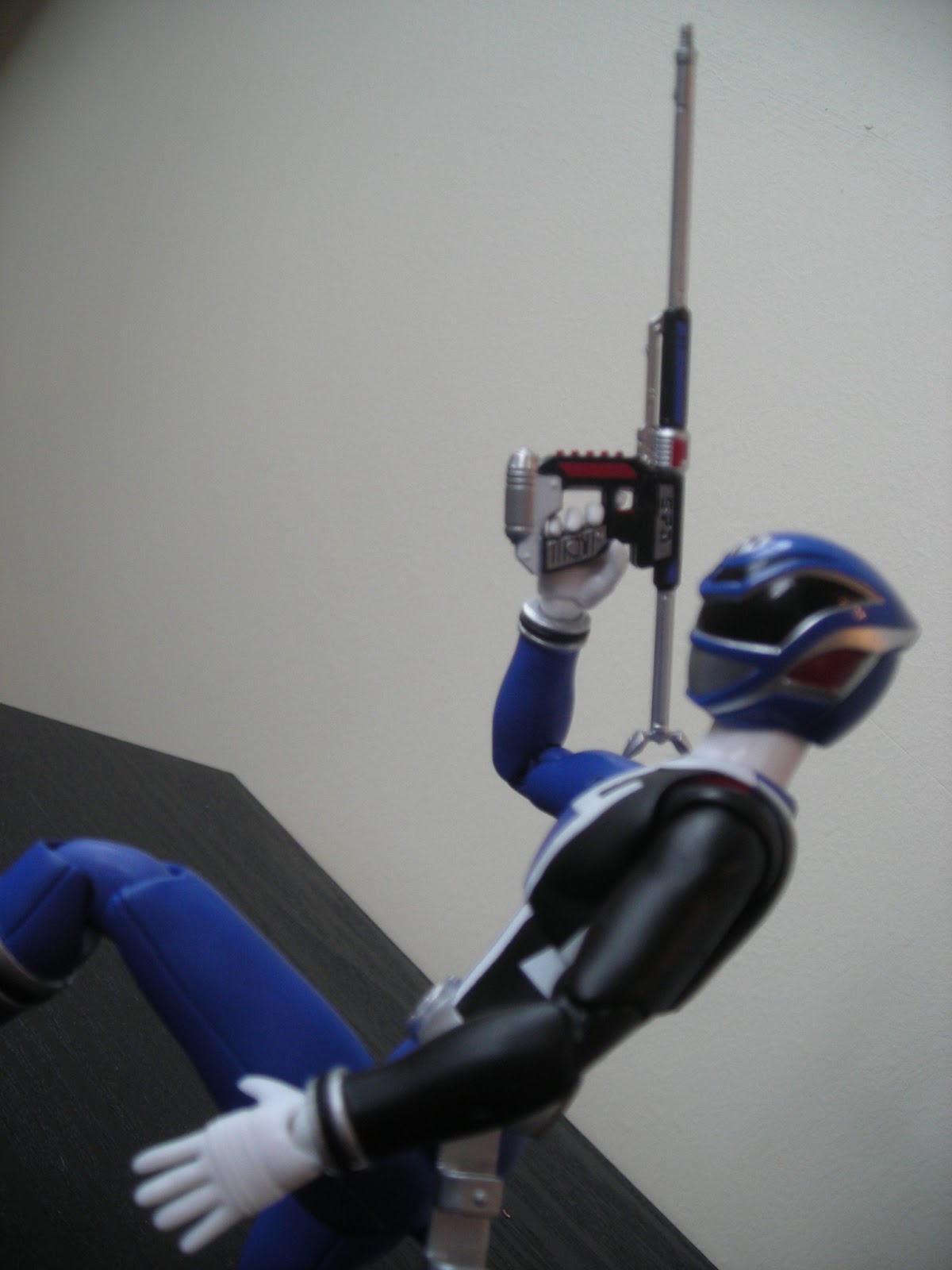 My Shiny Toy Robots: Toybox REVIEW: S.H. Figuarts Deka Blue
