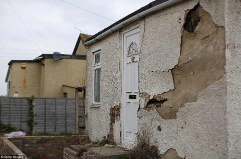 BLOGS IN BRIEF: England has slums too!