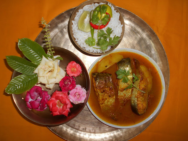 Paramita's Kitchen: Aloo Diye Boal Macher Simple Jhol / Simple Boal ...