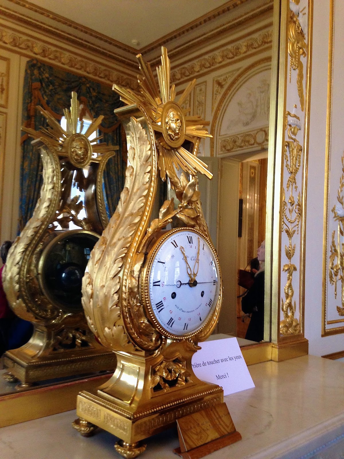 Postcards from Paris: If only walls could talk...