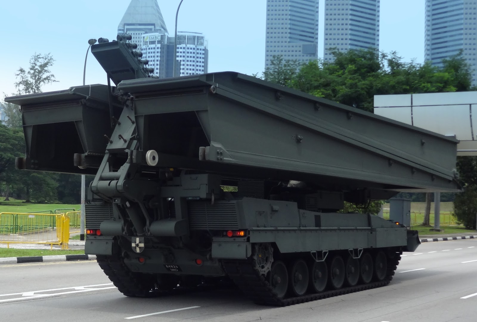 Laura in Singapore: Majulah Singapura with Big Guns!