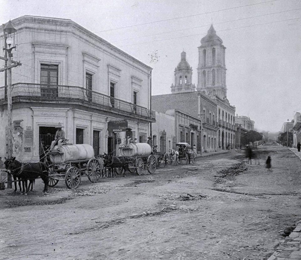 Conoce Saltillo: Saltillo de Ayer: Carretas en la Calle de Miguel Hidalgo