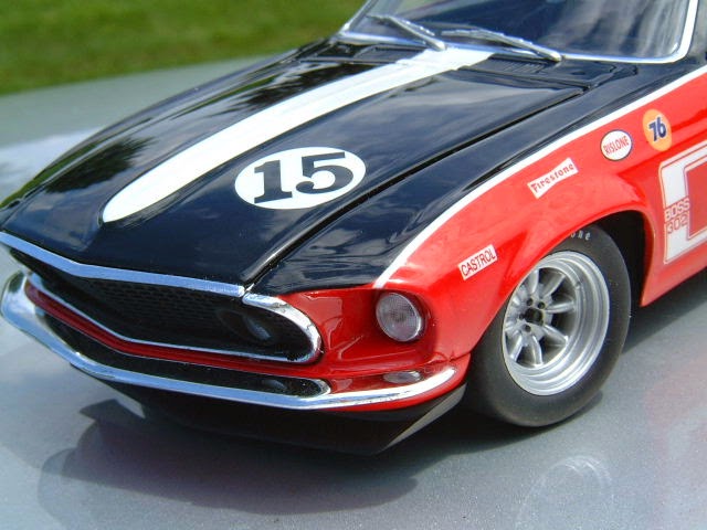 Diecast 1/18: Ford Mustang 1969 BOSS 302 Parnelli Jones #15 Trans-Am par Welly/GMP
