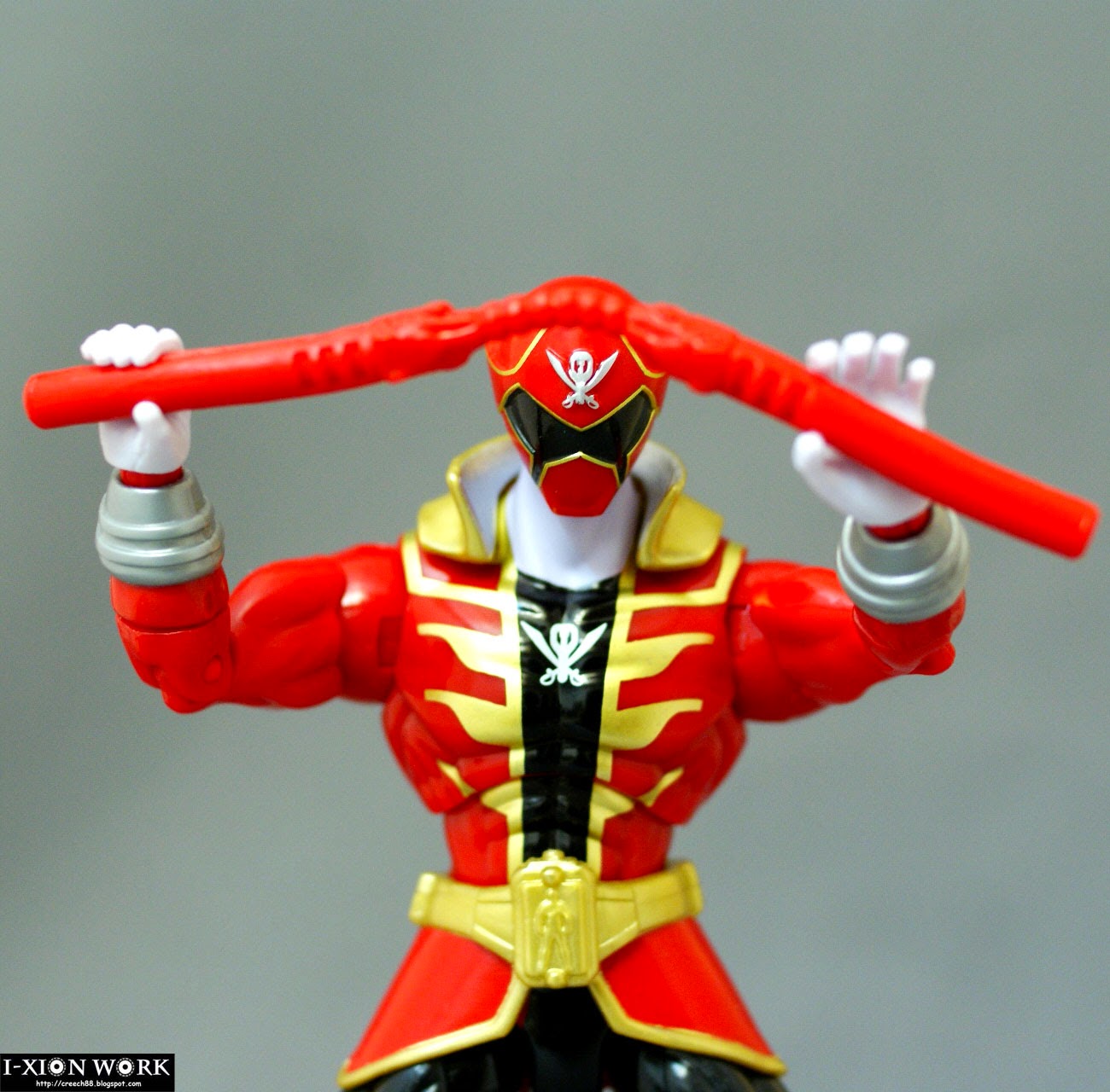 一眼看穿: Power Rangers Super Megaforce - Armored Super Mega Red
