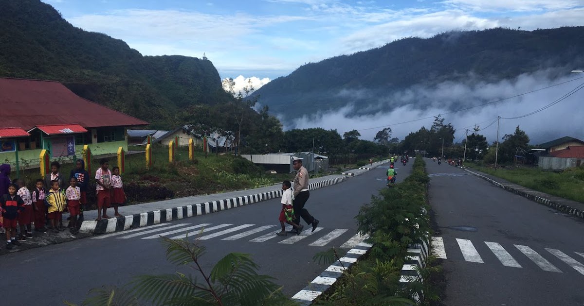 Satlantas Polres Puncak Jaya Gelar Strong Point di Kota Mulia - # ...