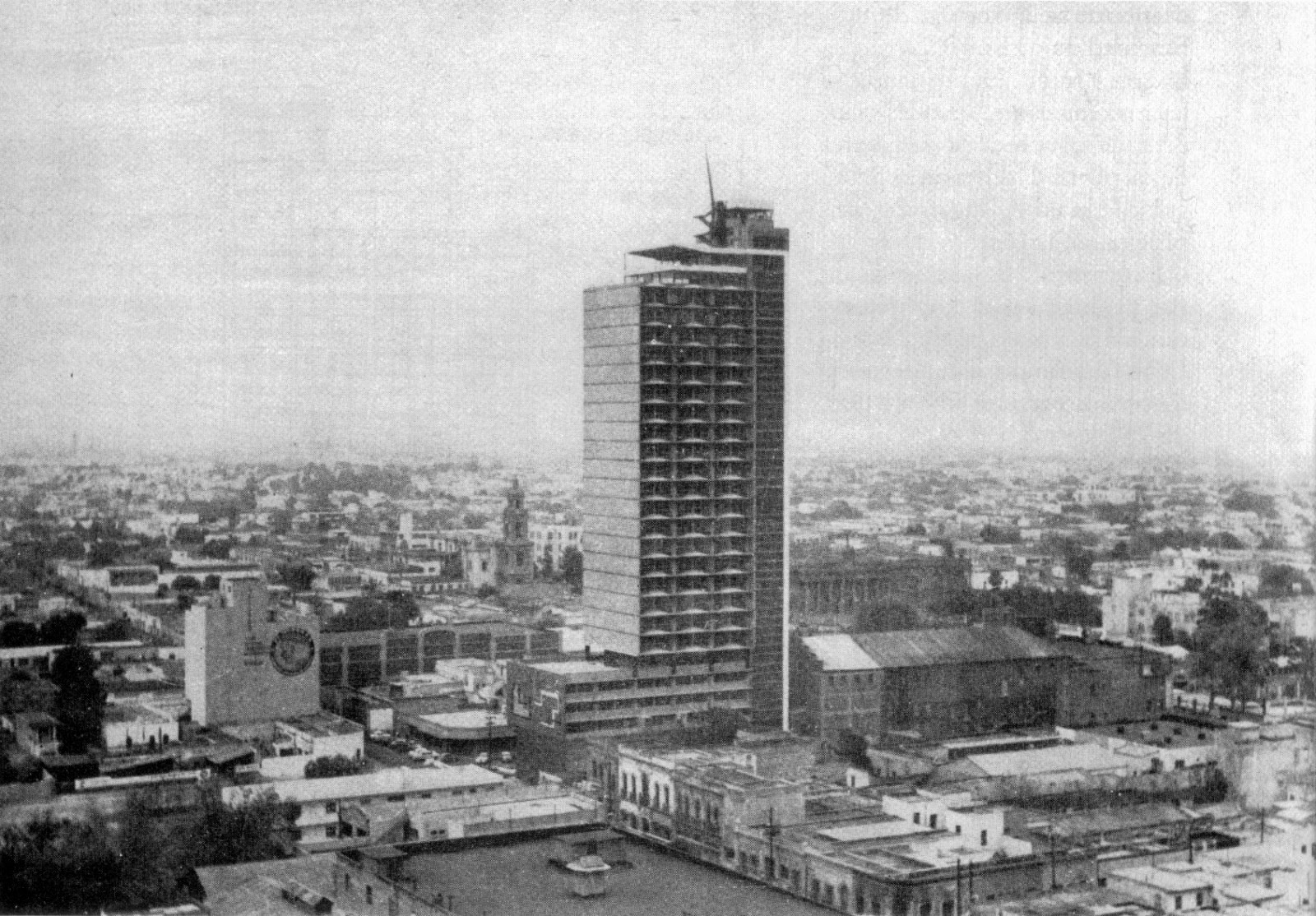 Monterrey, México: El Condominio del Norte (Edificio Latino)