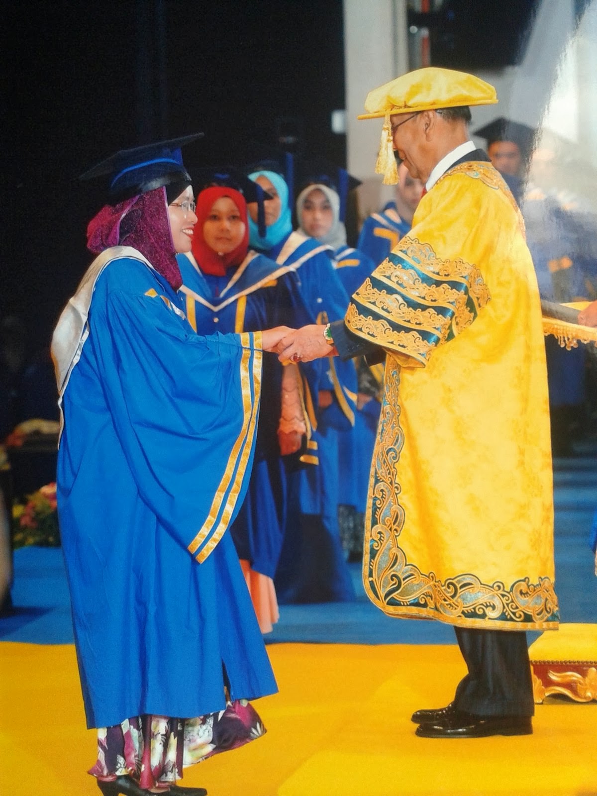 Permata: Gambar konvo...