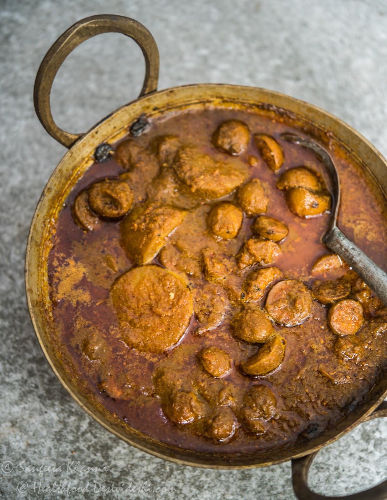wild Indian figs (goolar, anjeer or dumur), a wild edible fruit ...