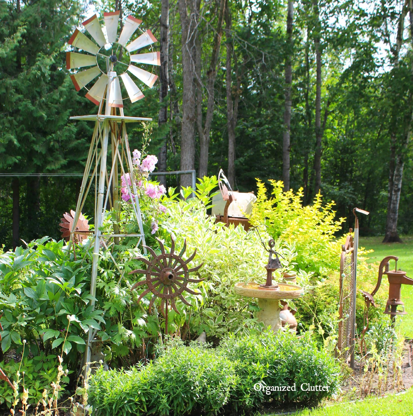 Dana's Fun Outdoor Junk Decor & Gardens - Organized Clutter
