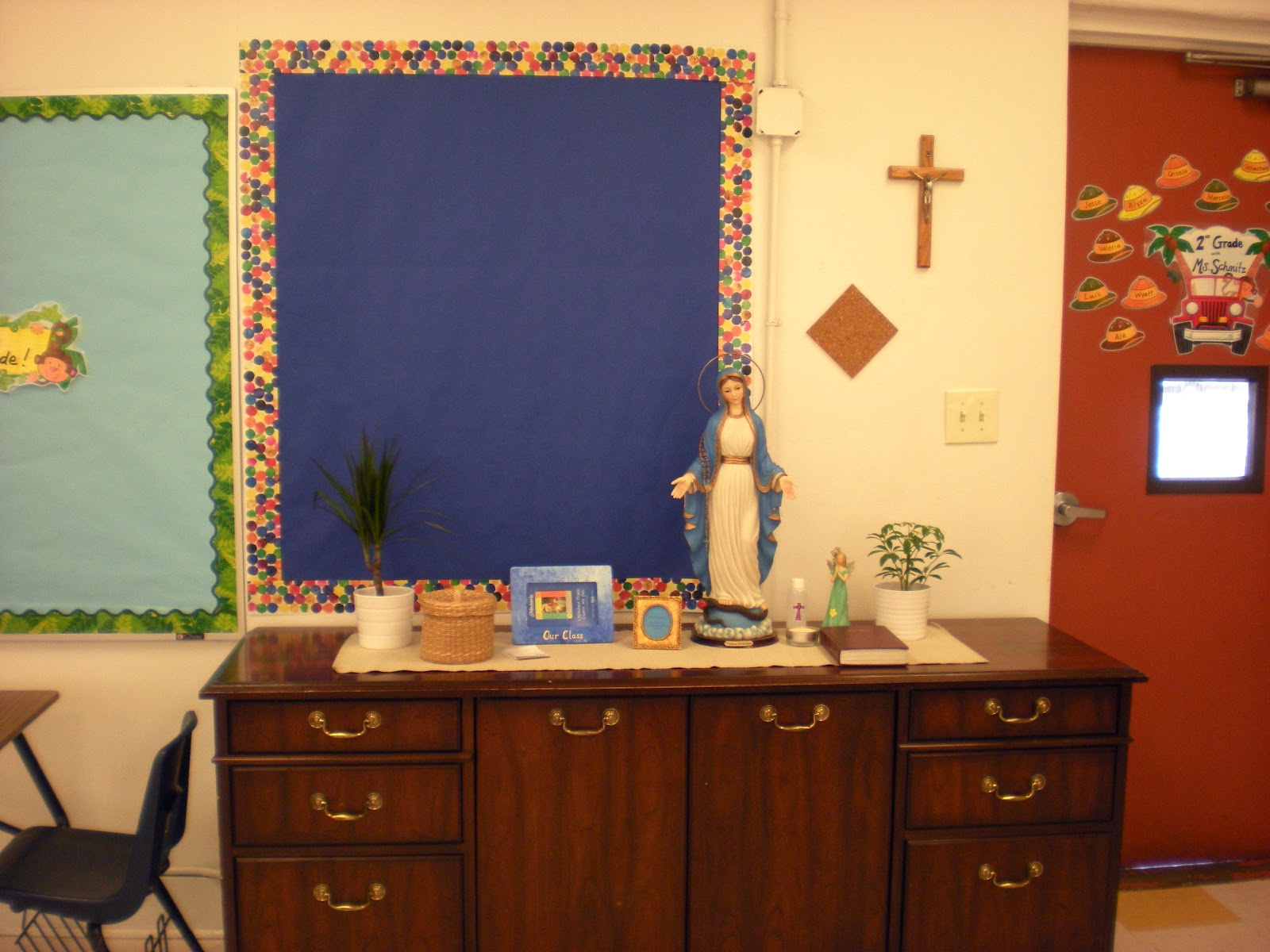 Those who can, teach 2nd grade!: Done with Set-Up! Classroom Photos