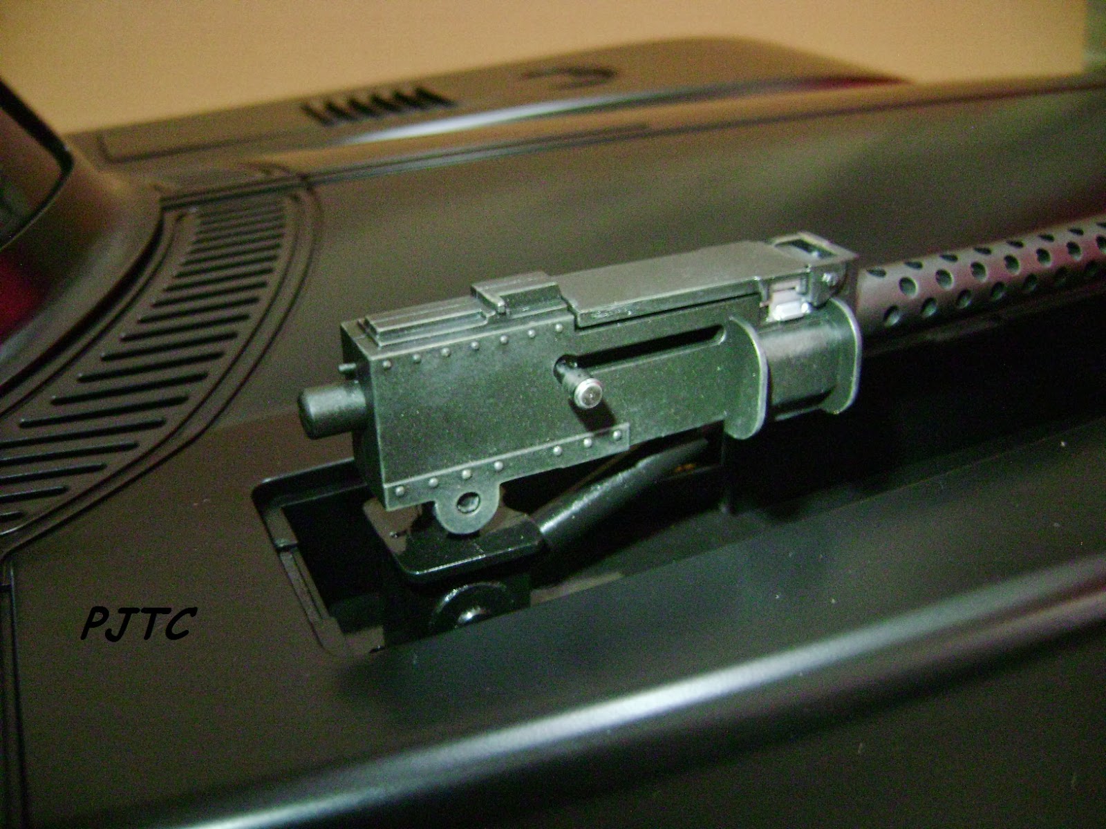 PJ Toy Car: Hot Toys 1:6 1989 Batmobile, MMS 170 Review