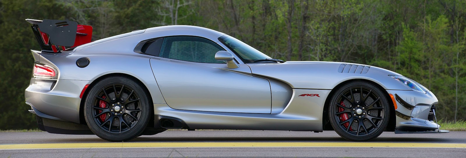 Dodge apresenta Viper ACR, com 645 HP