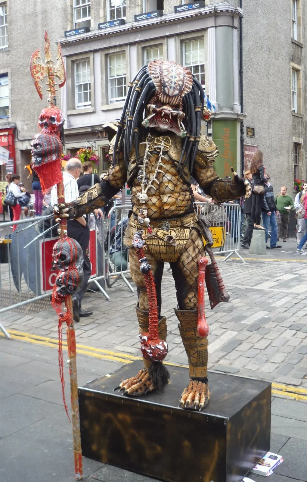 Amazing Living Statues Around The World | Most Unbelievable & Amazing ...