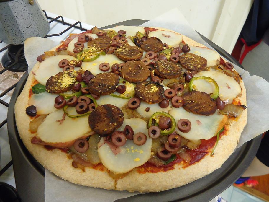 Vegan food for the hungry student: Pizza night!