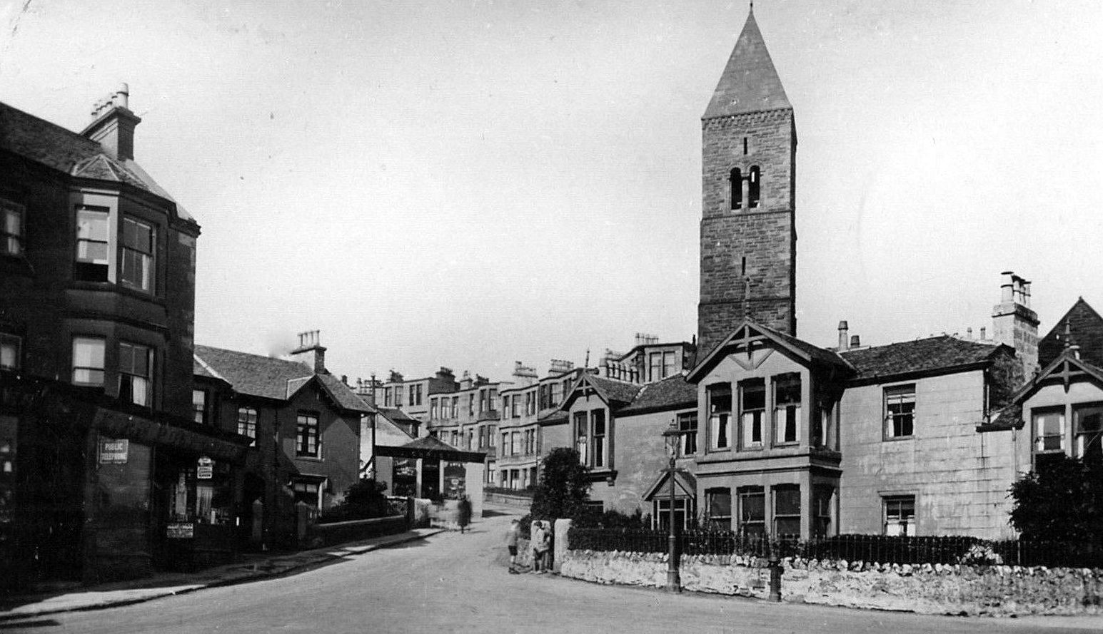 Tour Scotland: Old Travel Blog Photograph Ardenslate Road Kirn Scotland