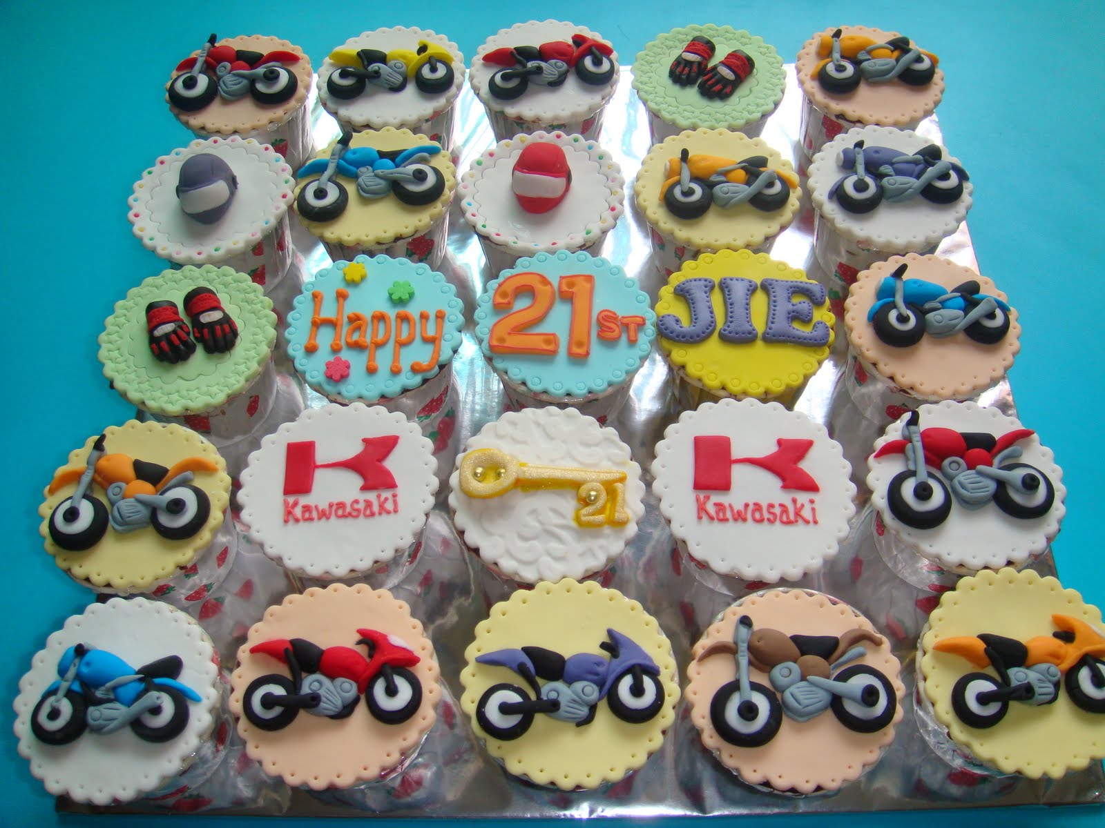 Yummy Baking: Motorbike Cupcake (D1)