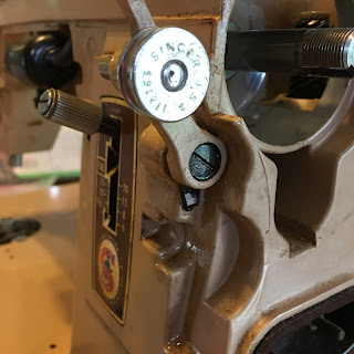 It's Daffycat: A Singer Model 404 Sewing Machine