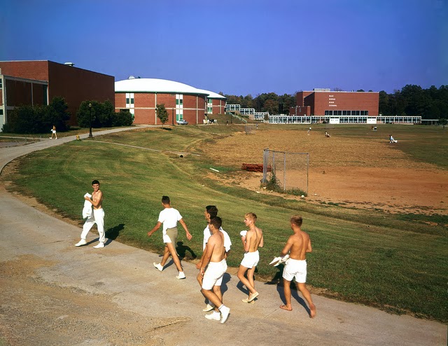 19 Wonderful Color Photographs That Capture Everyday Life in Oak Ridge ...