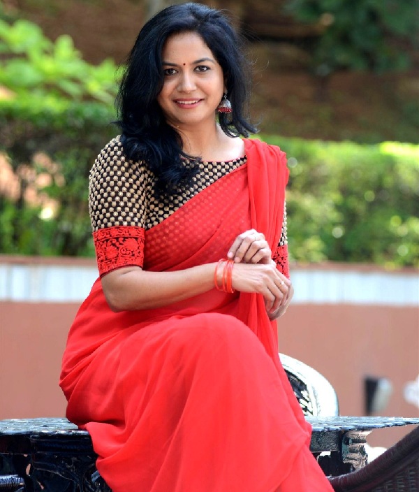 Telugu Singer Sunitha Upadrashta Red Saree Images | Indian Filmy Actress