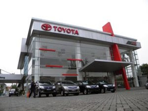 Auto2000 (Toyota Sales Operation) - Management Trainee Bandung ...