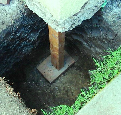 How is Grout Contained in Mudjacking of Slab Foundation?