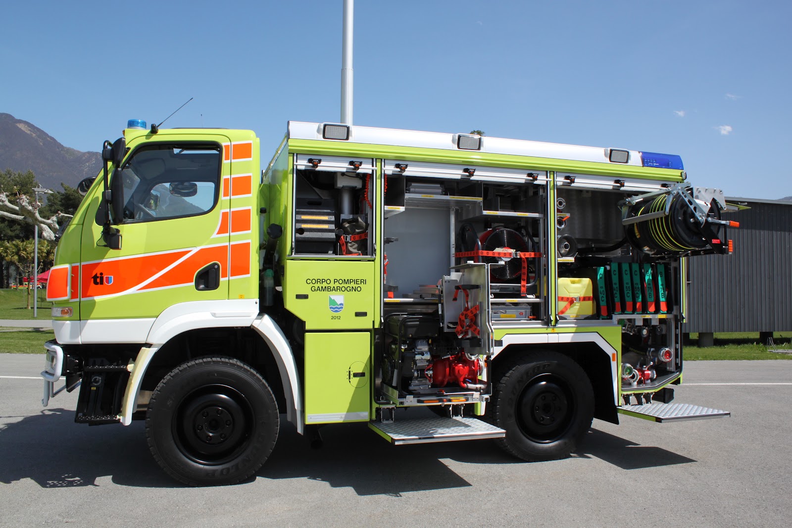 VOCE DEL GAMBAROGNO : POMPIERI : IN ARRIVO NUOVO MEZZO