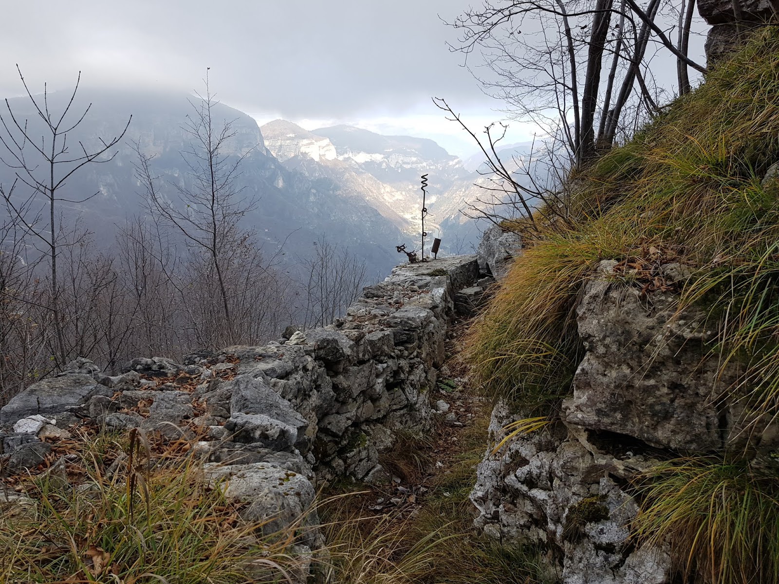 Su strade e sentieri: COL D'ASTIAGO (m. 1.241) - SENTIERO DEL VU - Val ...