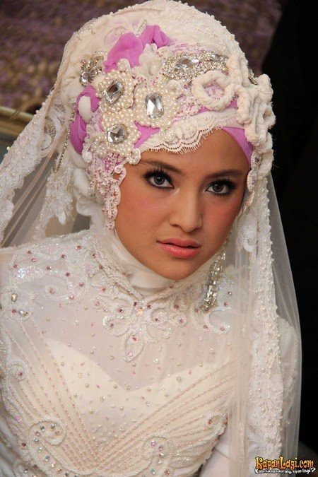 *c a c a m e r b a*: menjelang nikah, keluarga marshanda menginap di hotel