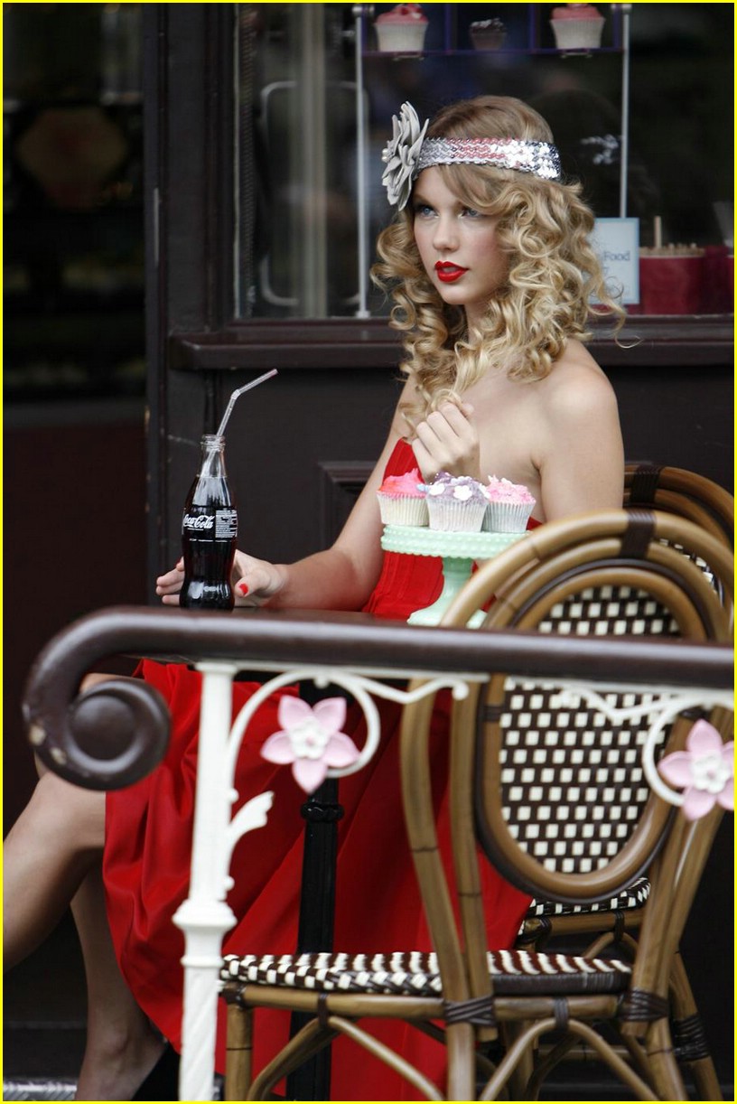 History Is Classic Coca Cola Girls