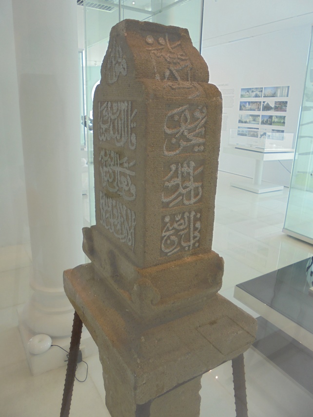 SENI LAMA MELAYU (MALAY OLDEN ART): Batu nesan lama dari (Old tombstone ...