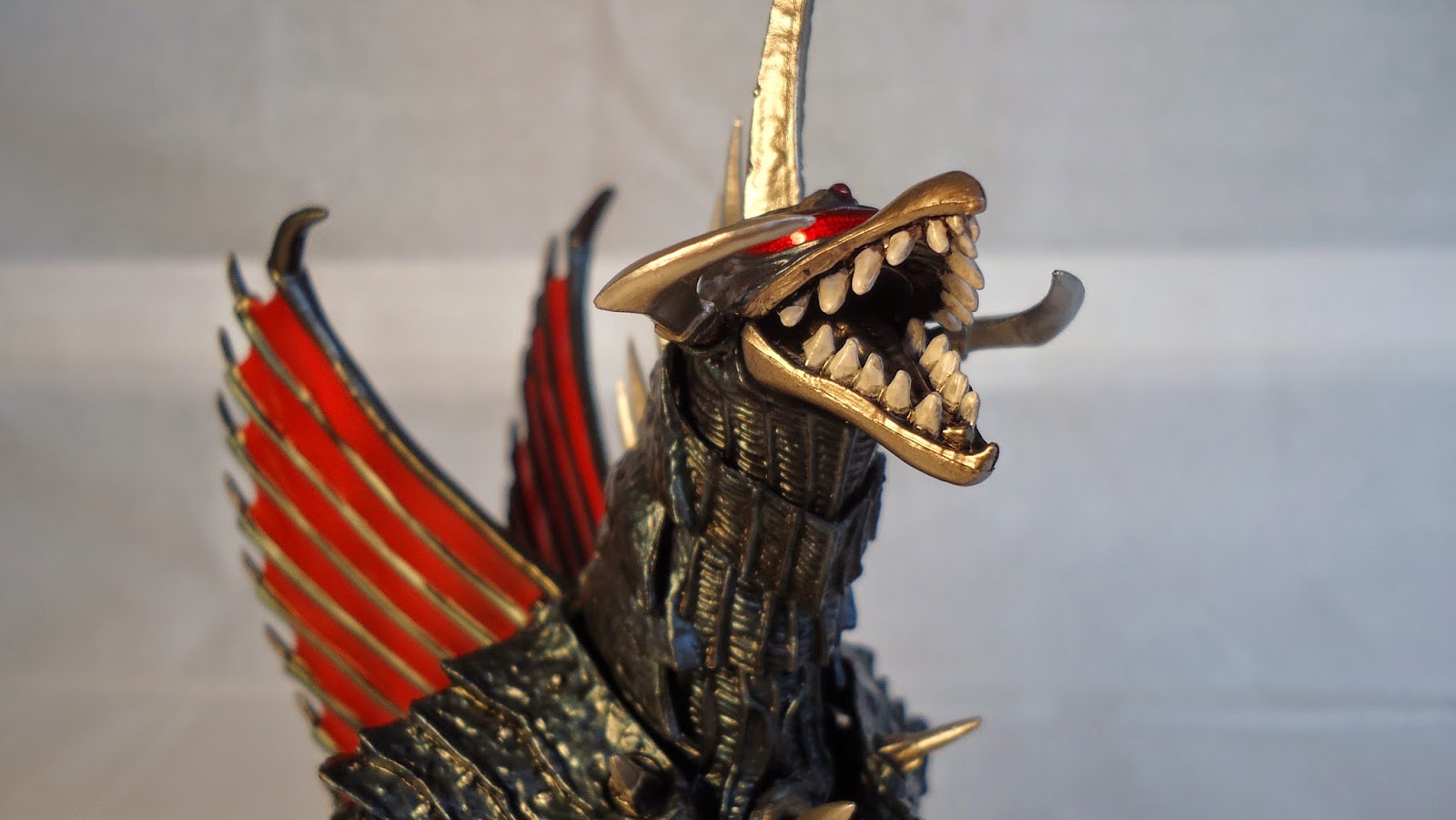 Import Monsters: Review: S.H. Monsterarts Gigan 2004