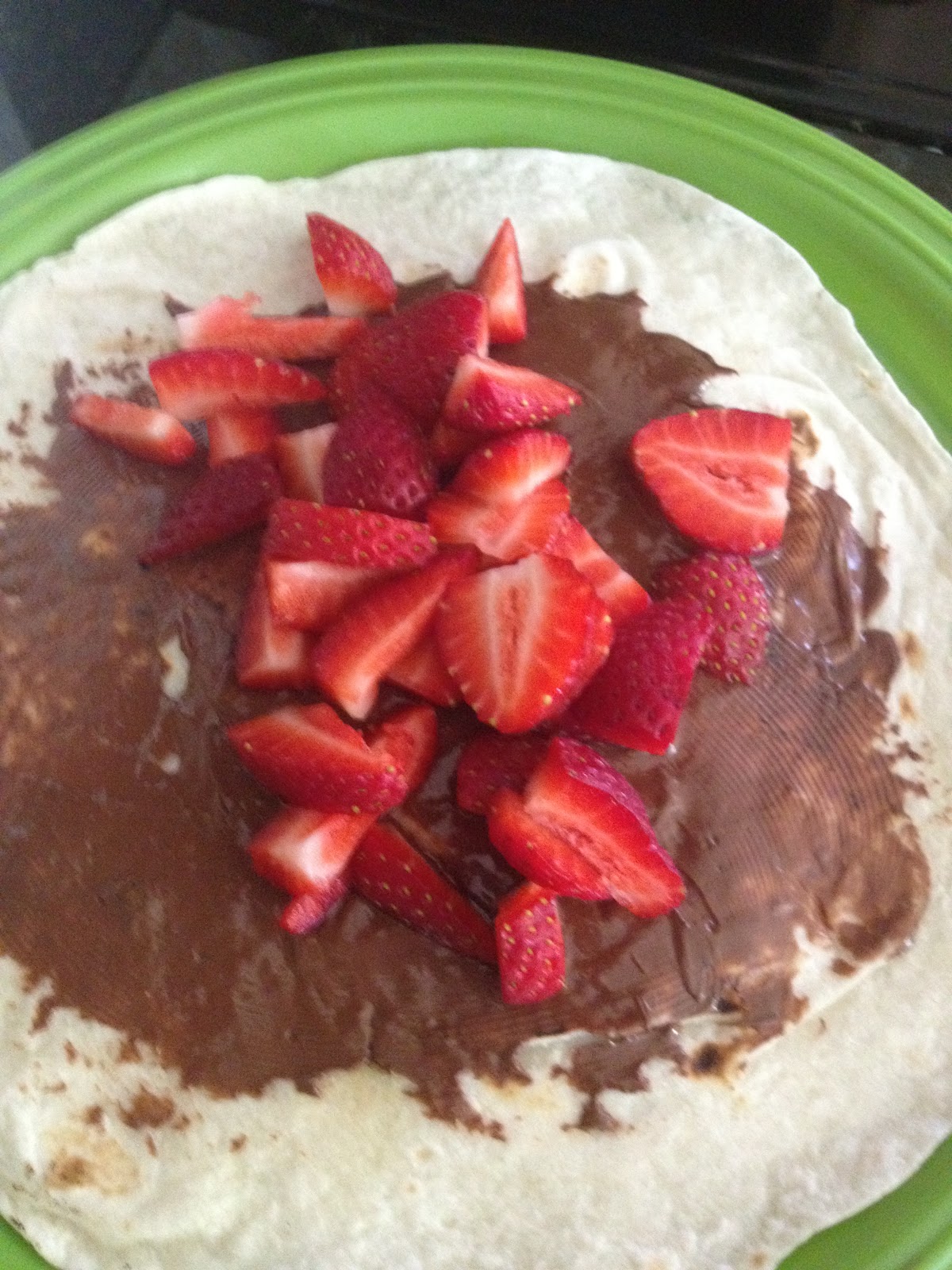 Bella Blue Jungle: Strawberry and Nutella Burrito Recipe
