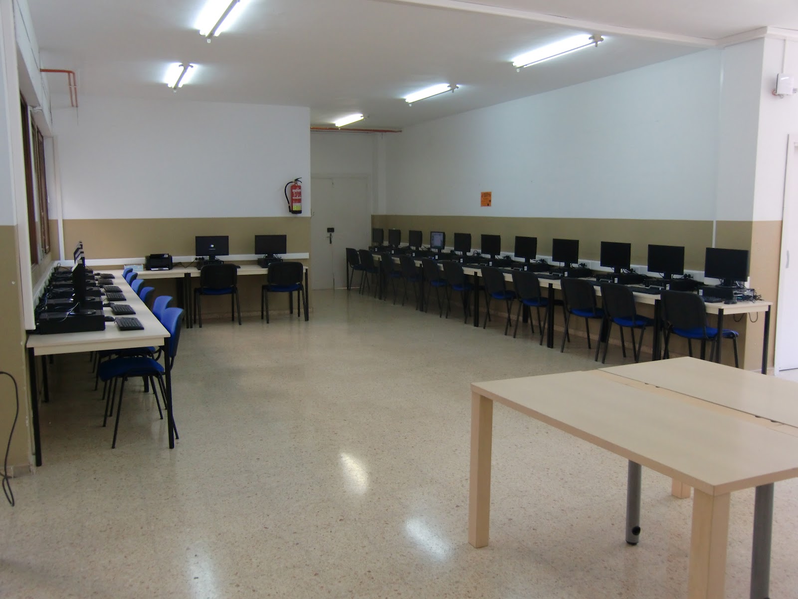 Noticias del cole: Aula de informática.