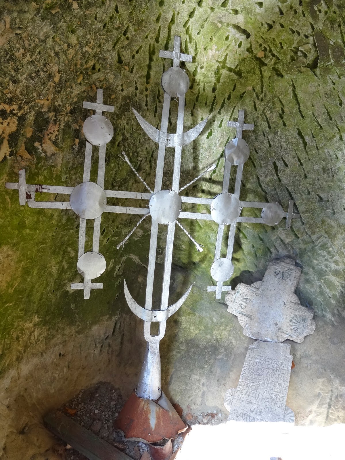 Manastiri din Romania: BISERICA RUPESTRA DE LA ALUNIS, JUD BZ