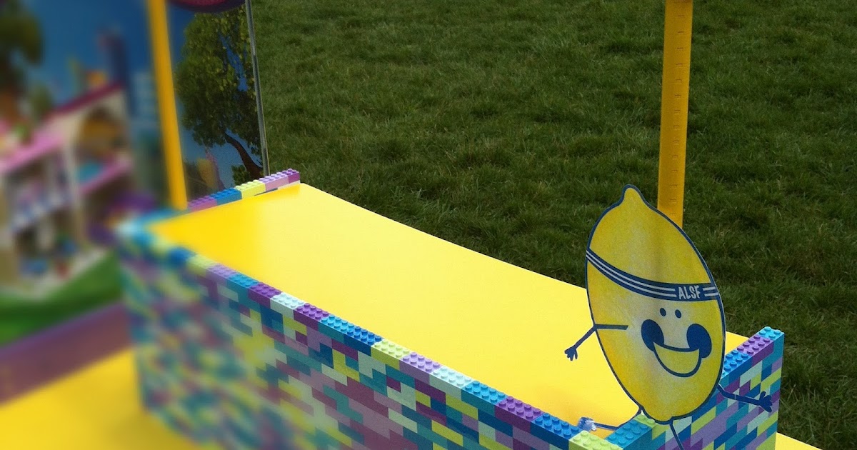 TWINS RUN in our family: World's Largest LEGO Lemonade Stand for Alex's ...