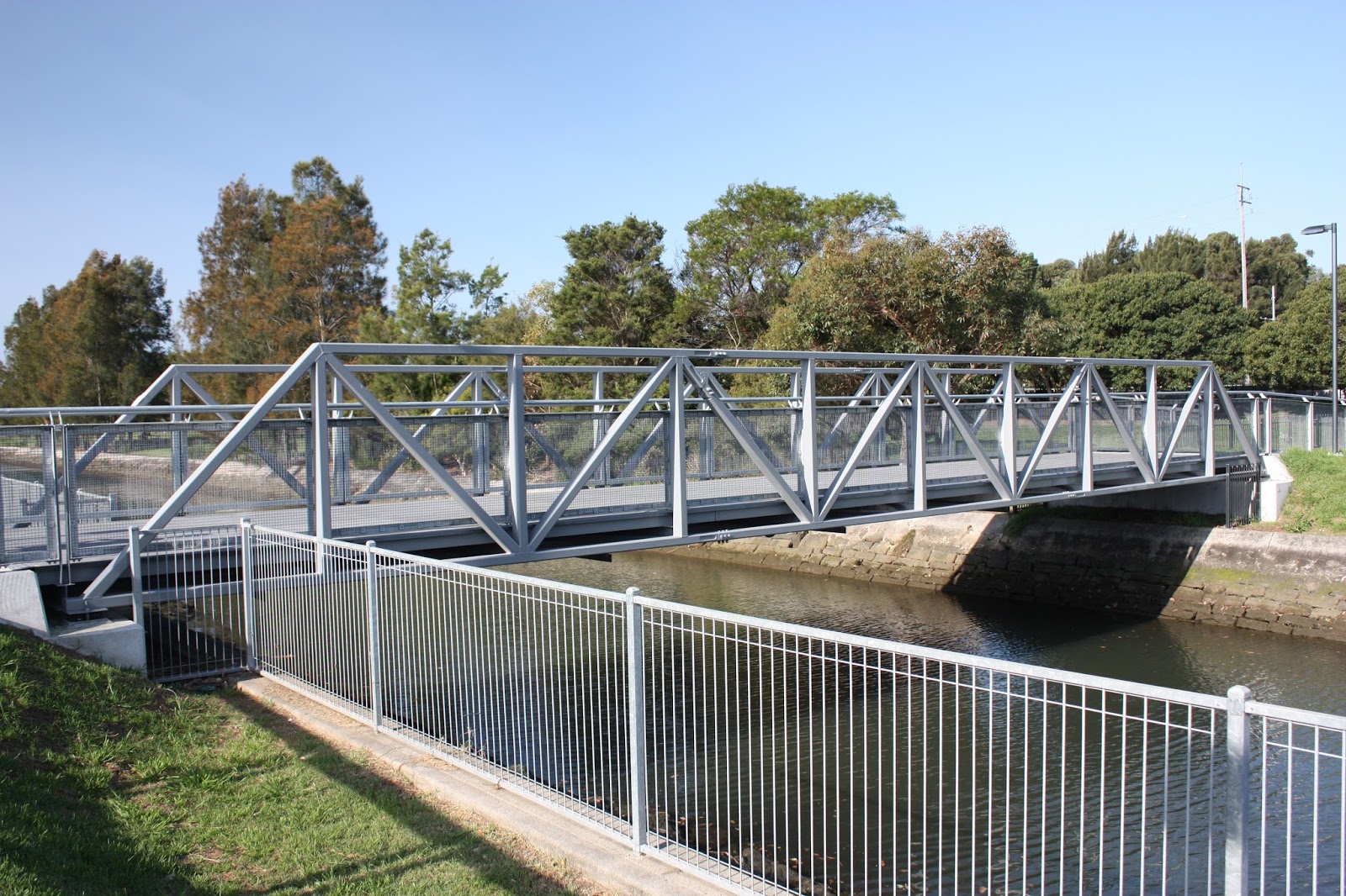 Sydney - City and Suburbs: Haberfield, Hawthorne Canal, footbridge