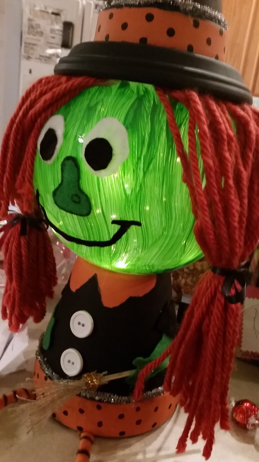 Mindy-B-Crafting: HALLOWEEN: Clay Pot Witch