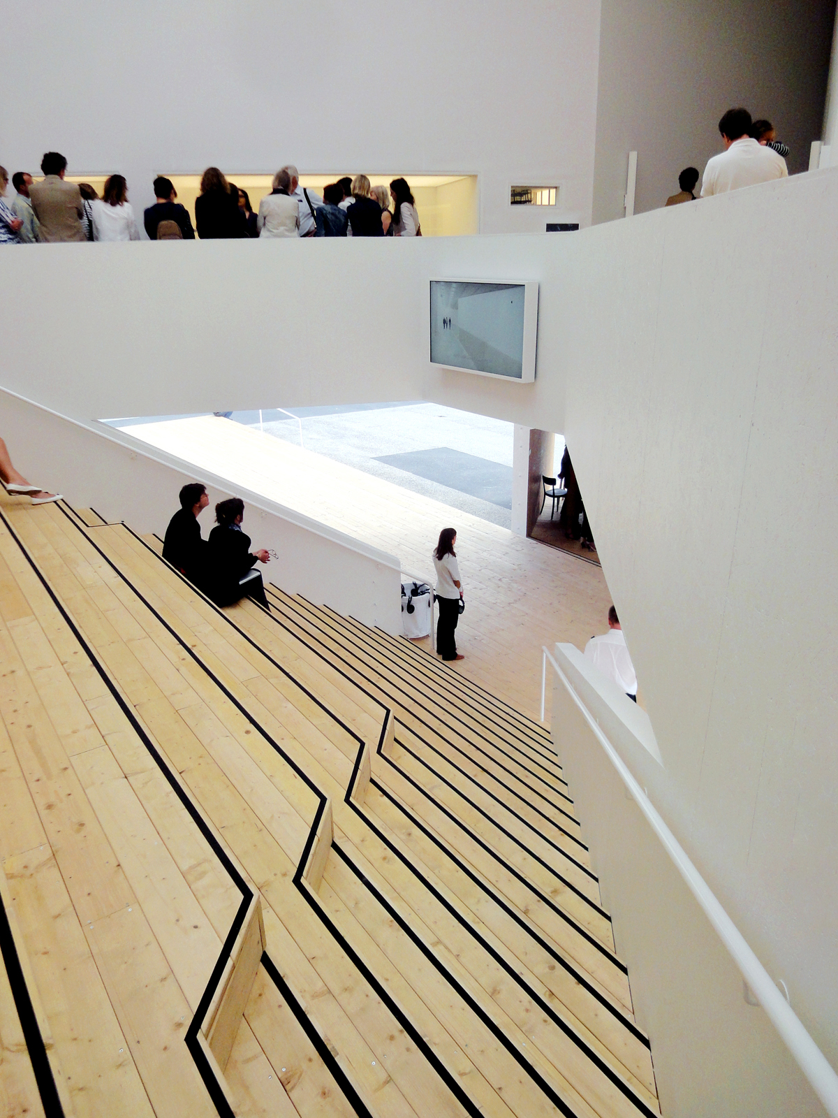 Human's Scribbles: The magic of weird angles