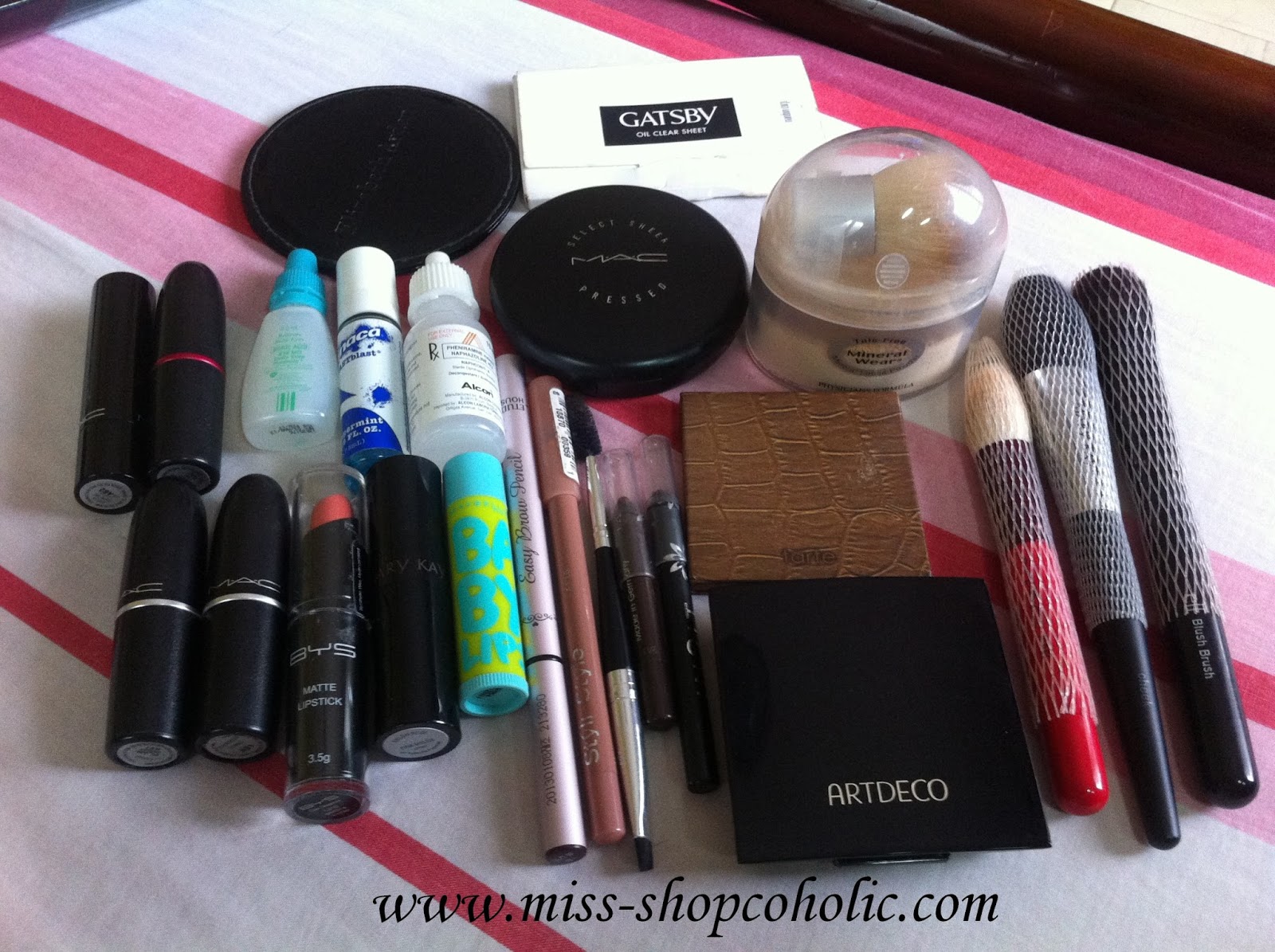 Miss Shopcoholic: What's inside my makeup kit