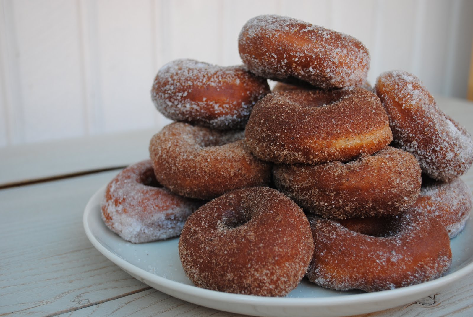 Två vardagar och en gemensam: Munkar, munkar, munkar med hål i...