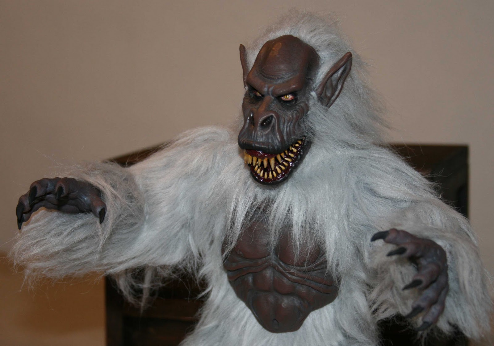 Betomatali 1/6 sculpt and paint works: Creepshow Flufy the crate beast ...