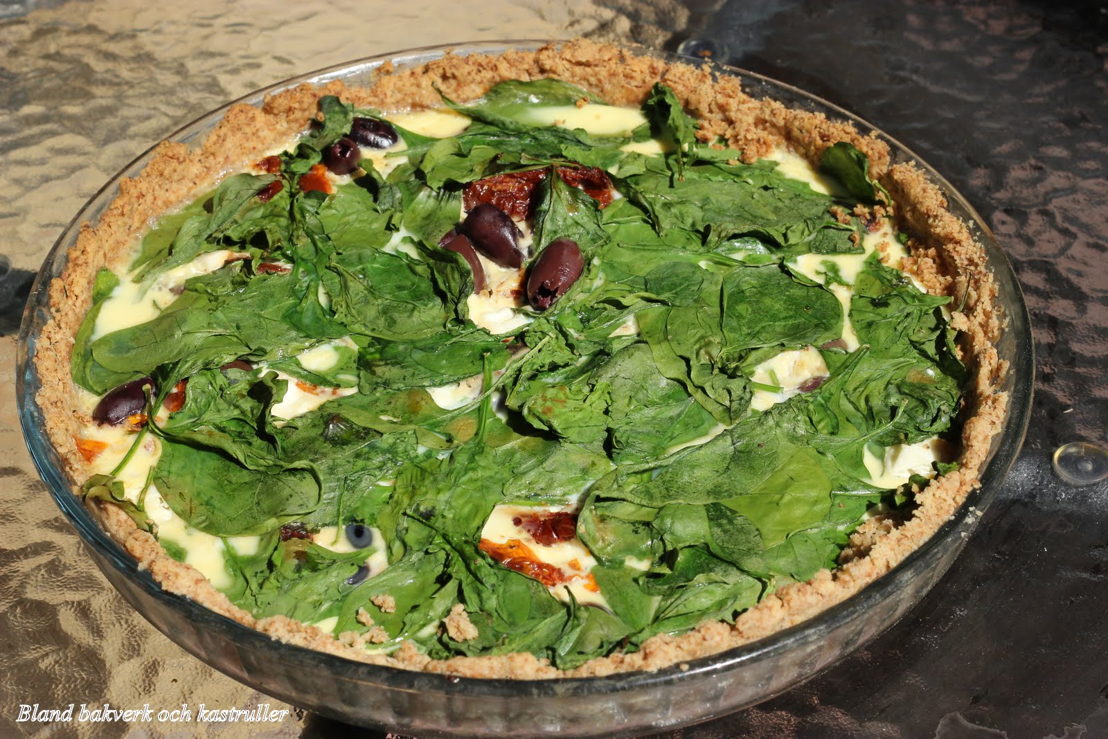 Bland bakverk och kastruller: ITALIENSK PAJ MED FETAOST OCH SPENAT