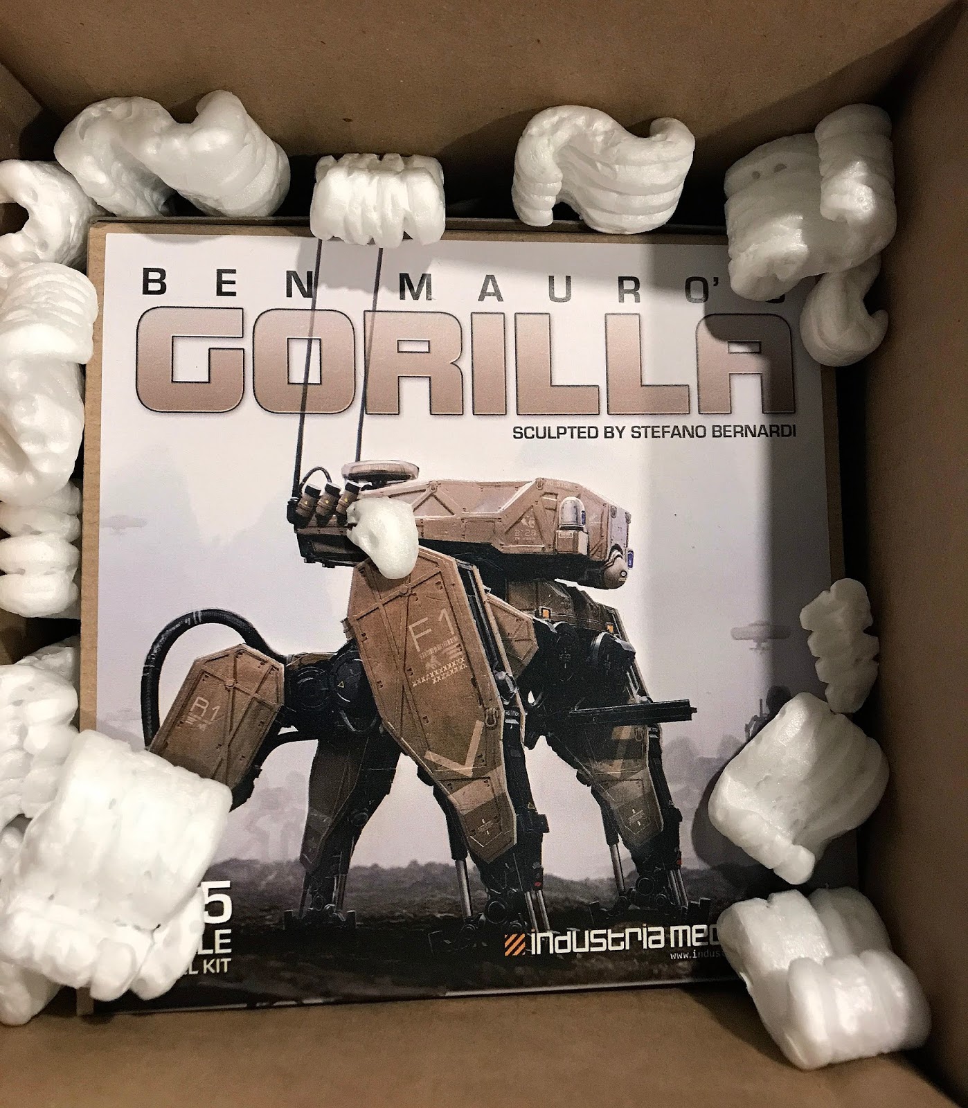 PERPETUAL MOTION: Gorilla Tank Model Kit