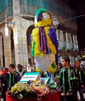 El Loro Ravachol, protagonista del Entroido de Pontevedra - Lala Viajera