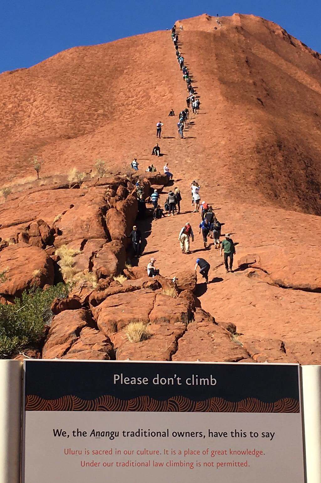 🔥 Massive rainstorms create waterfalls on Australia's iconic Uluru ...