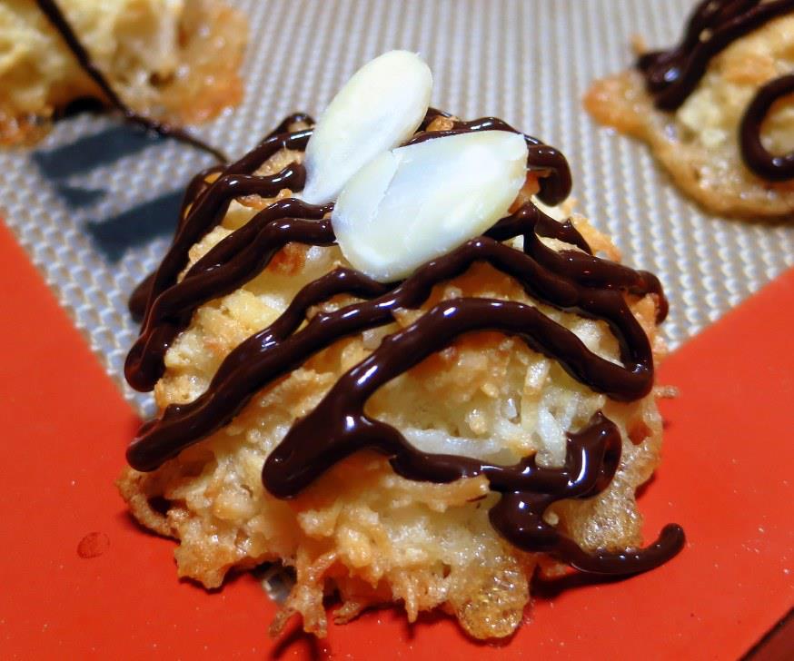 Dragon's Kitchen: Coconut Almond Macaroons