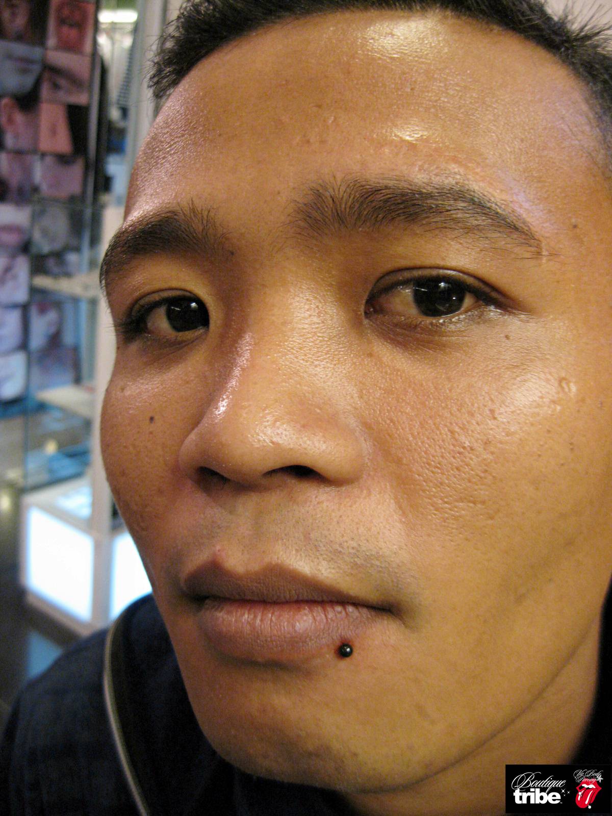 Vie Body Piercing @ Boutique Tribe: Labret piercing