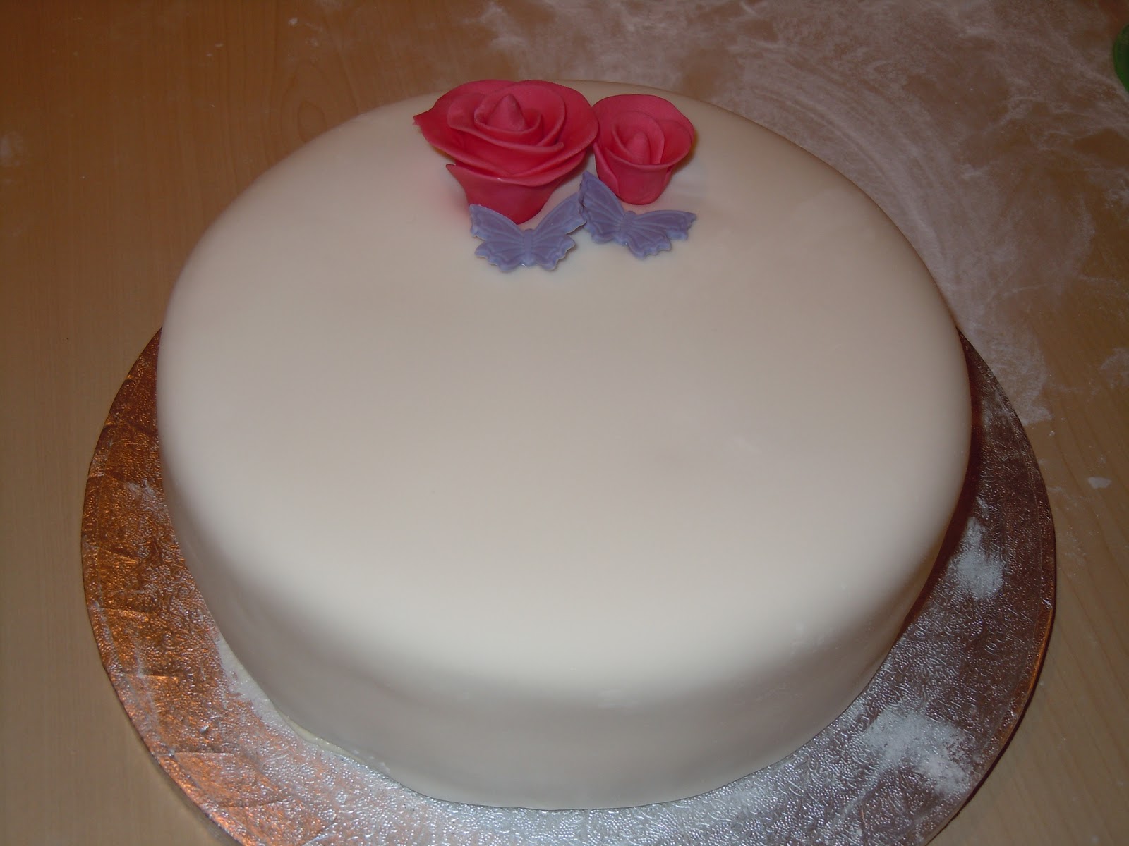 Becca Bakes: Cake Club 1, fondant icing