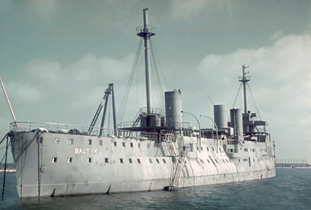 The Mirror: Rare Colorful Photos of Hitler